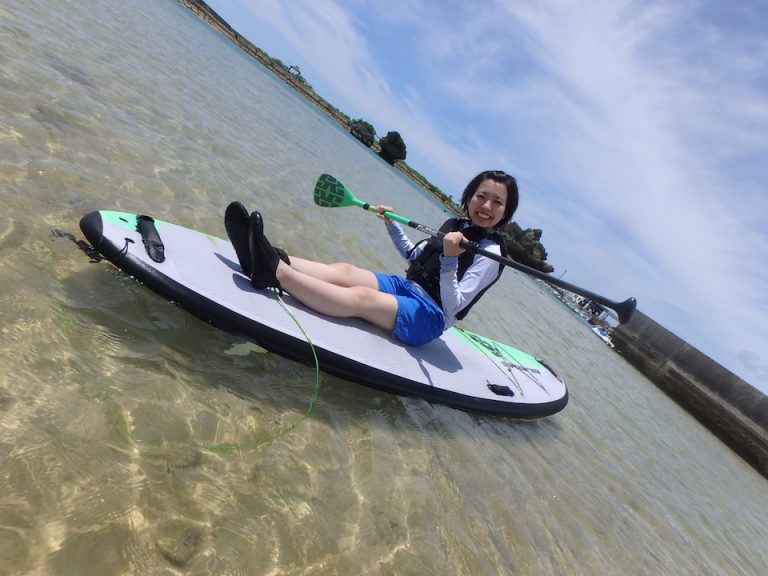 SUP時の服装はコレ！持ち物やあると便利な物もチェック！｜ラピスマリンスポーツ